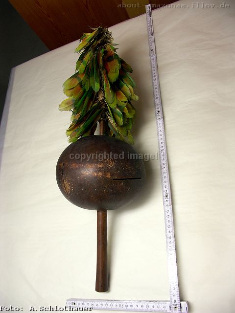 Eine Rassel (maracá) der Tupinamba/Ostbrasilien oder der Arawak/Guayana ...